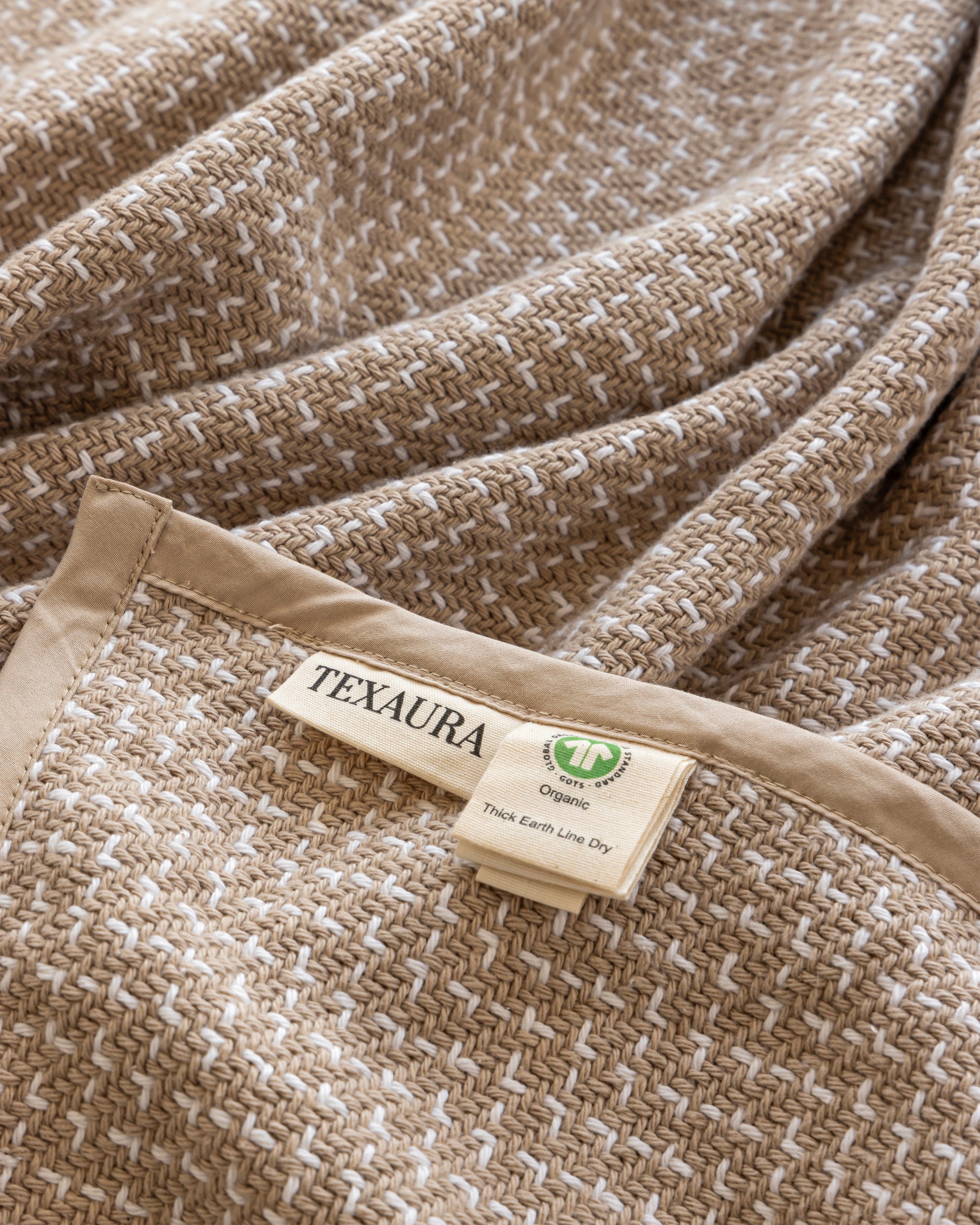 Organic Cotton Throws – Sustainable Luxury Throws for Modern Living